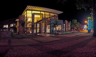 Fachada do alojamento (tarde/noite)