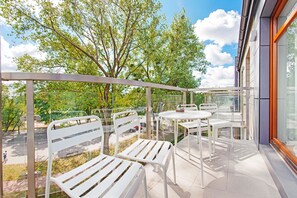 Apartamento (Polna 56A/16) | Secretária adequada para computadores portáteis, ferro/tábua de engomar