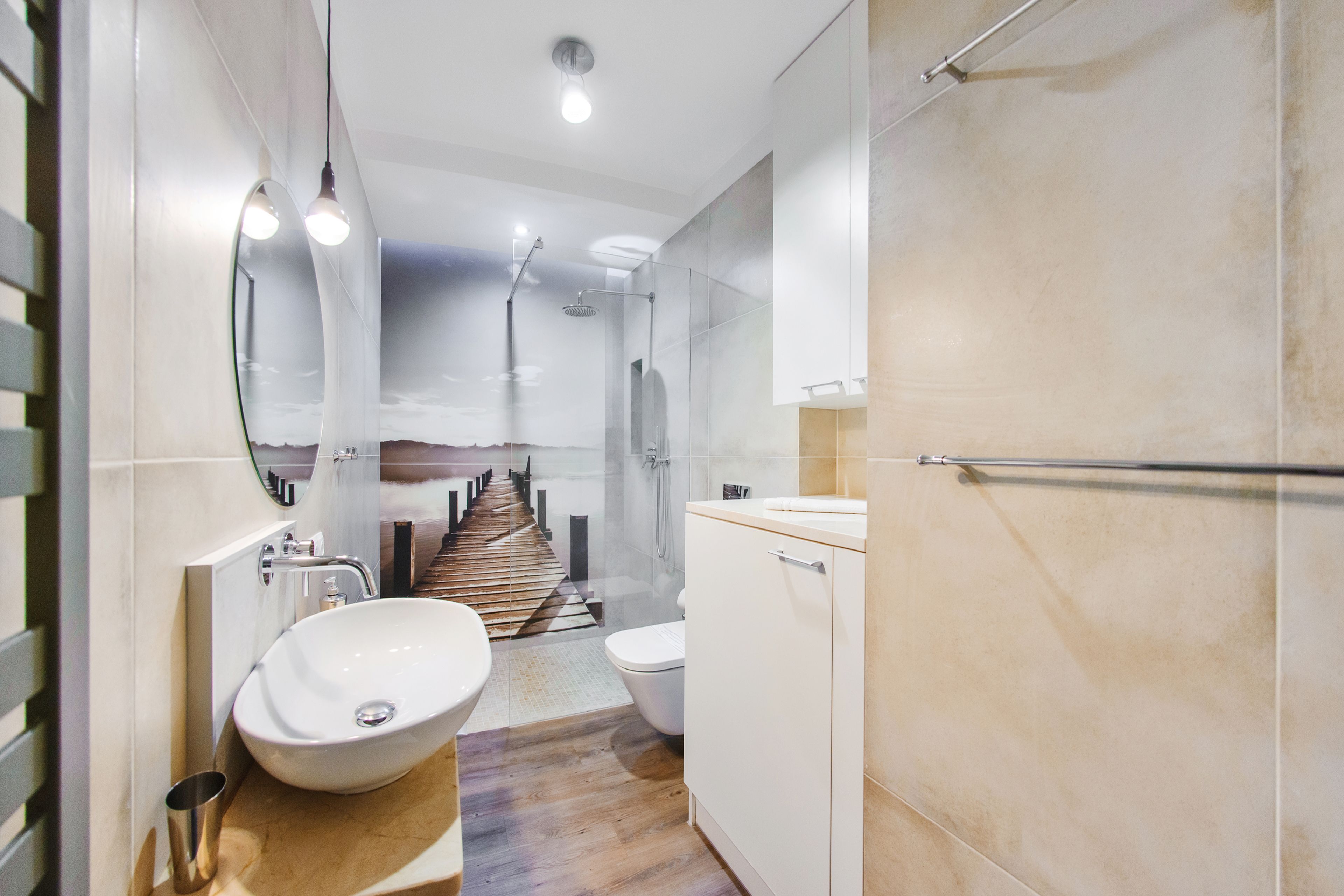 Apartamento (Polna 58/19) | Casa de banho | Um polibã, um secador de cabelo, toalhas fornecidas, papel higiénico 