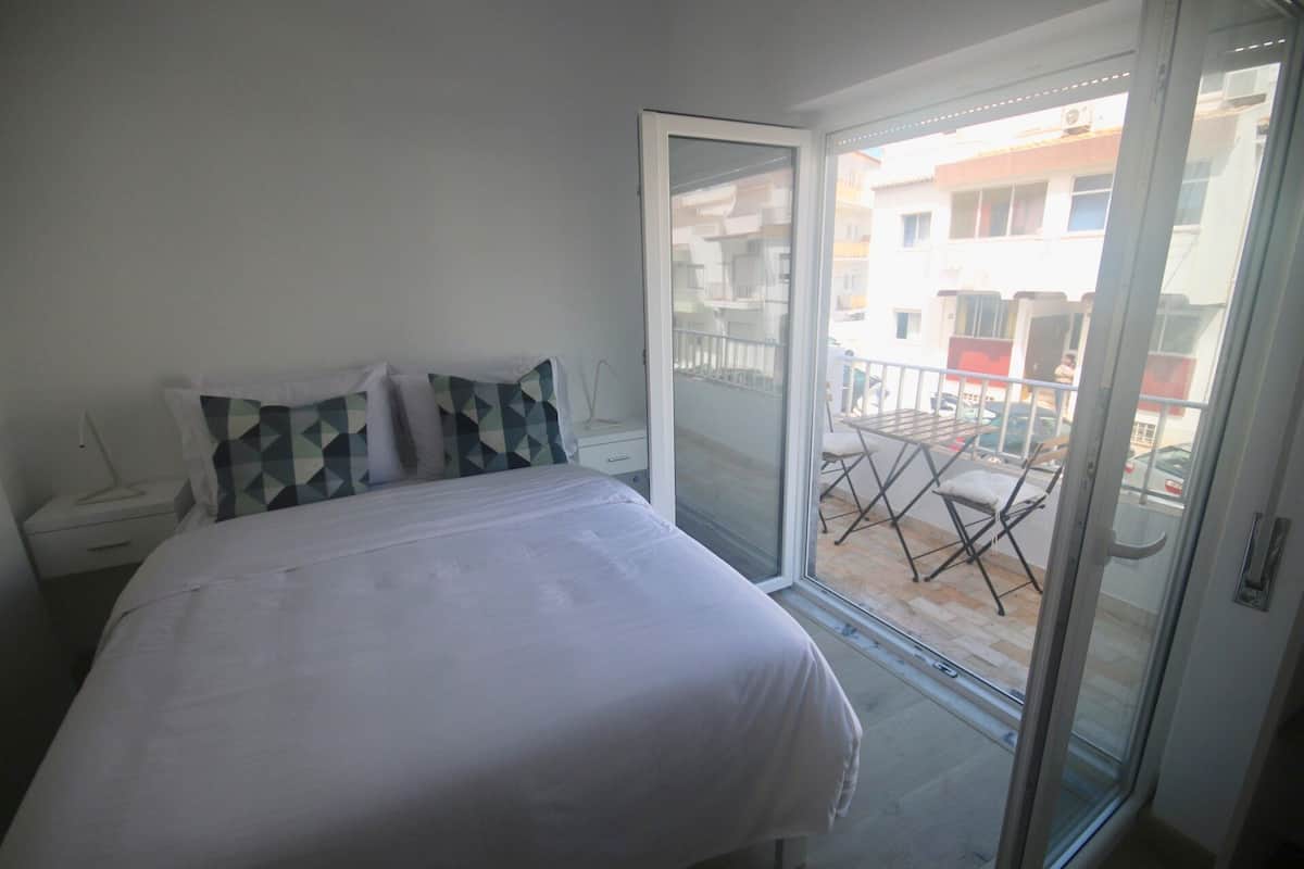 Quarto conforto | Cofres nos quartos, Wi-Fi de cortesia