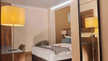 Apartamento luxo, 2 quartos, cozinha americana | Roupas de cama antialérgicas, camas Tempur-Pedic, frigobar