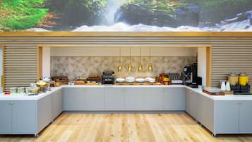 Pequeno-almoço tipo buffet diário (16 GBP por pessoa)