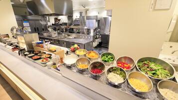 Pequeno-almoço tipo buffet diário (2000 JPY por pessoa)