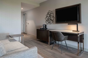 Suite, 1 King Bed