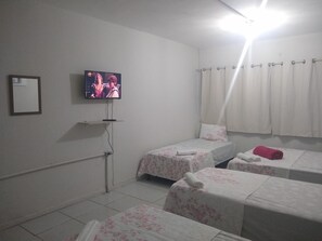 Minibar, cortinas/cortinados opacos, Wi-fi grátis 