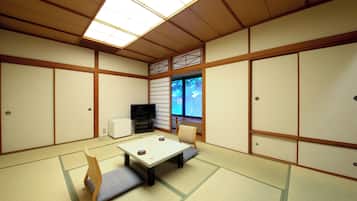 Quarto Standard, não fumadores (Japanese-Style, Indoor Bath) | Cofre no quarto, roupa de cama fornecida