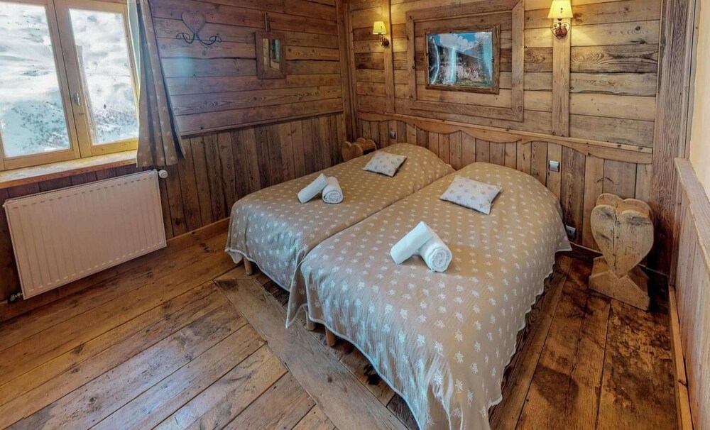 Chalet, View Mountain, Fitness, Sauna, Balcony, Fireplace Or Stove, Tv, Ski Locker, 210m² - France