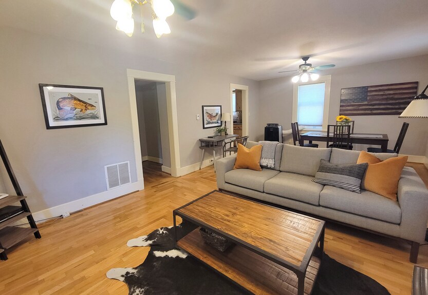 Maison Confortable Située à 2 Pâtés De Maisons Du Centre-ville! - Cody