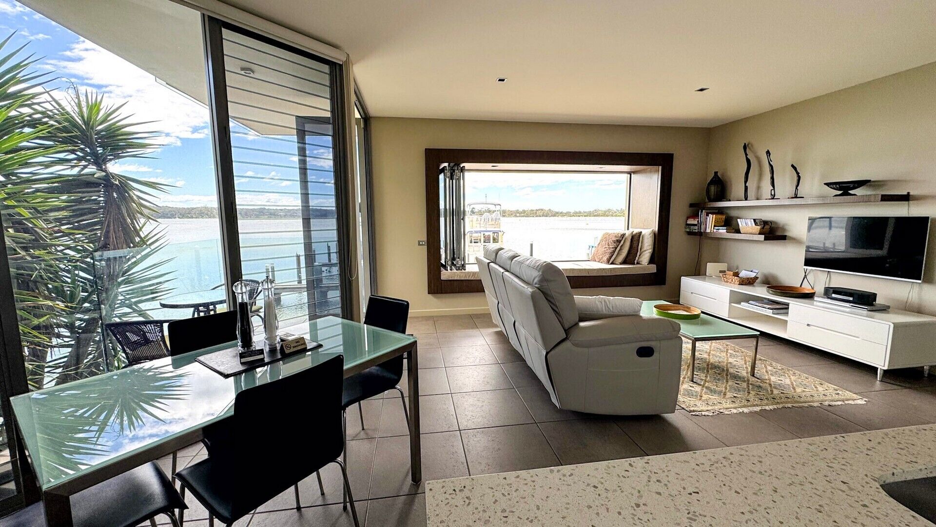 A Window On The Bay | Scenic Metung Retreat - Lakes Entrance