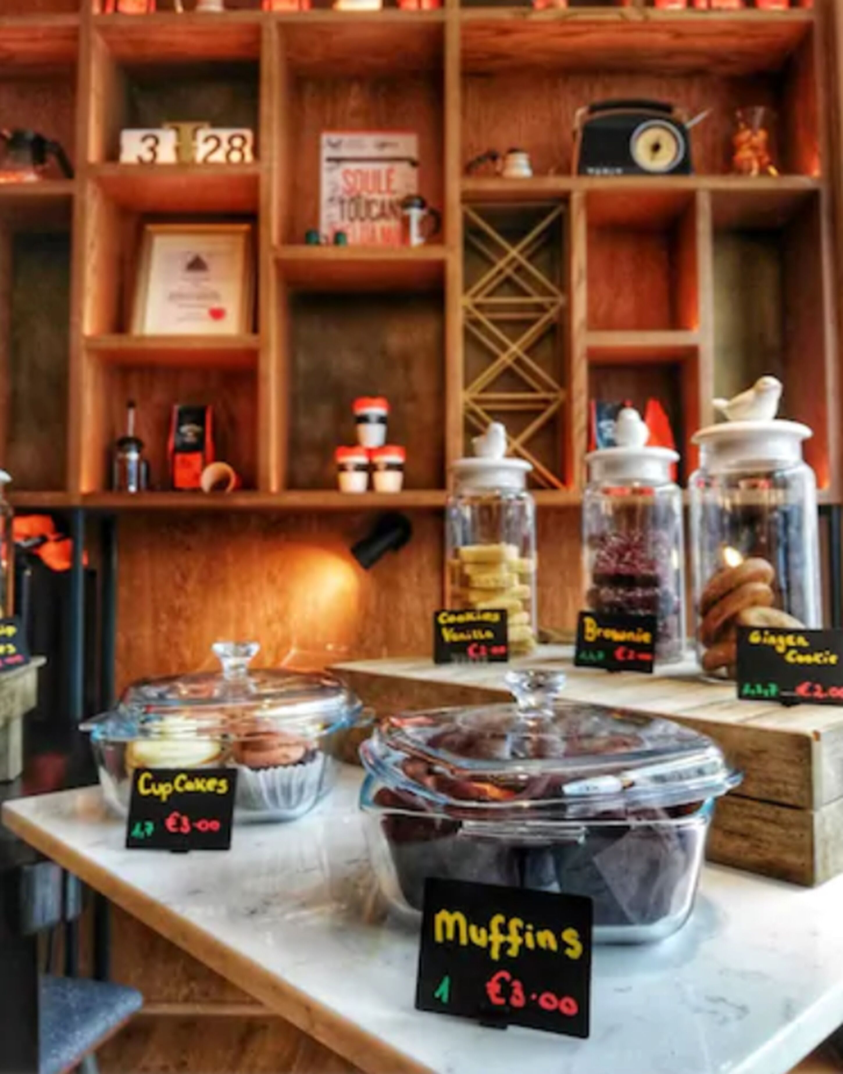 Café da manhã completo todos os dias (EUR 18.00 por pessoa) 