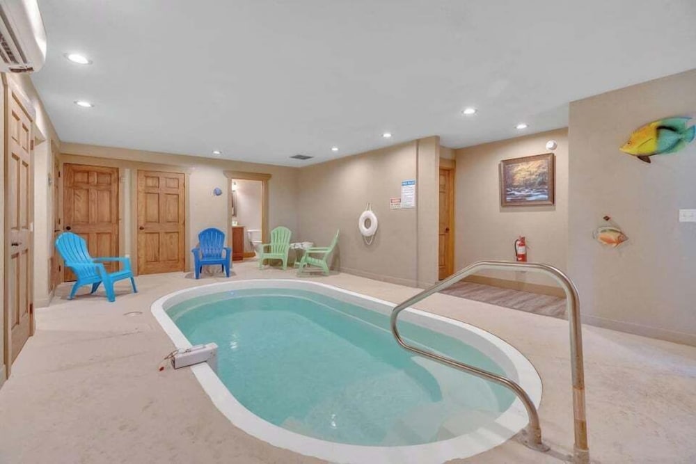 Splash Mountain Lodge - Gatlinburg, TN