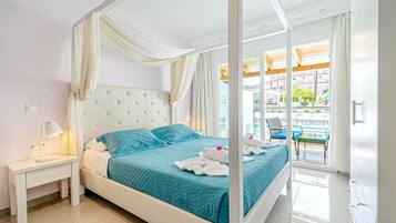 Comfort Swim up Room | Roupa hipoalergénica, camas de colchão viscoelástico, cofre no quarto