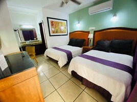 Quarto standard | Ferros/tábuas de passar roupa, Wi-Fi de cortesia, roupa de cama