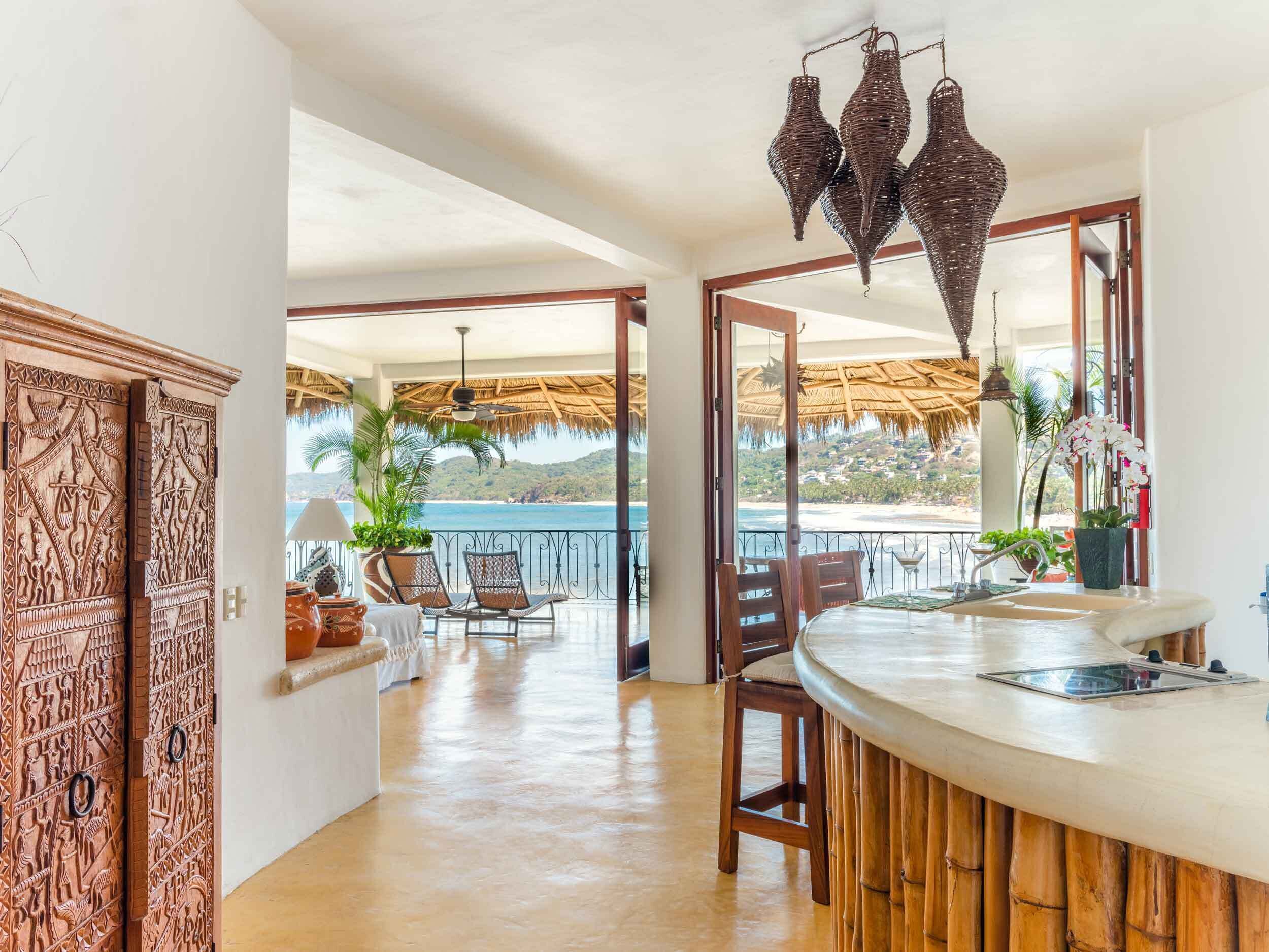 1 Br - Peninsula | Cofres nos quartos, ferros/tábuas de passar roupa, Wi-Fi de cortesia
