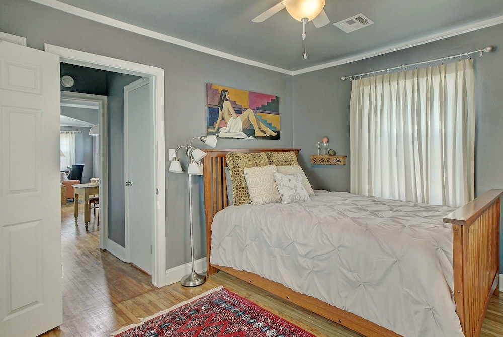 Art Hotel - Located On Cherry Street, Fair Grounds & Tu - Tulsa, OK