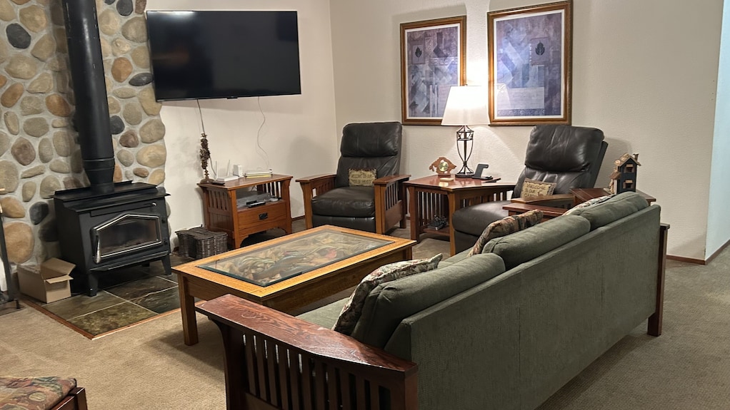 Waterfront Cabin With Hot Tub, Wifi, Deck, & Wildlife Views - Dog-friendly - Orcas Island, WA