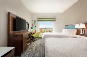 Roupas de cama premium, cofres nos quartos, escrivaninha