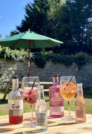 RefeiƧƵes ao ar livre. The Frampton Arms