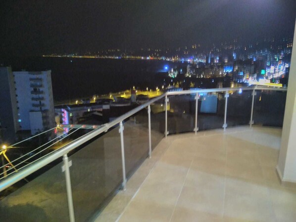 Villa Familiar, 4 quartos, cozinha, em frente ao mar (Rose) | Terraço/pátio interior