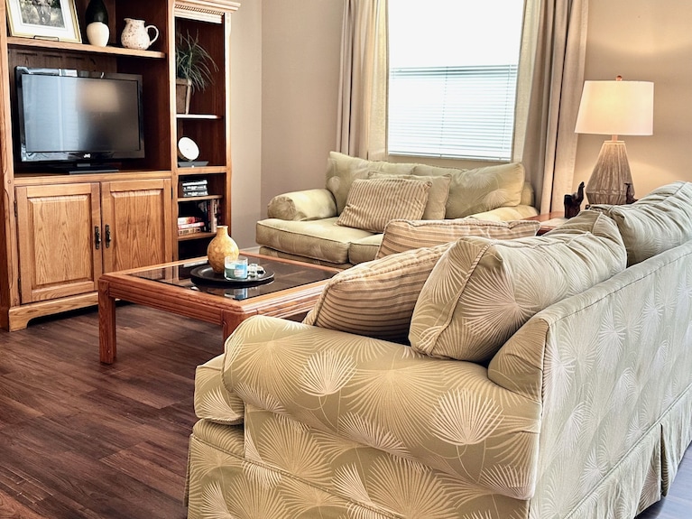 Beautiful 2/2 Dog Friendly Patio Villa W/bbq & Close To Lake Sumter Landing! - Lake Harris, FL