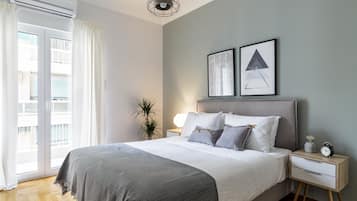 Apartamento, 2 quartos, Vista para a cidade | 2 quartos, secretária, secretária adequada para computadores portáteis