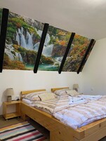 Deluxe Double Room | Camas com colchões de espuma com sistema de memória, cofres nos quartos