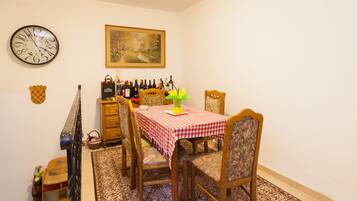 Pequeno-almoço inspirado na cozinha local diário (12 EUR por pessoa)