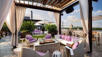 12 restaurantes, pequenos-almoços servidos, cozinha alemã