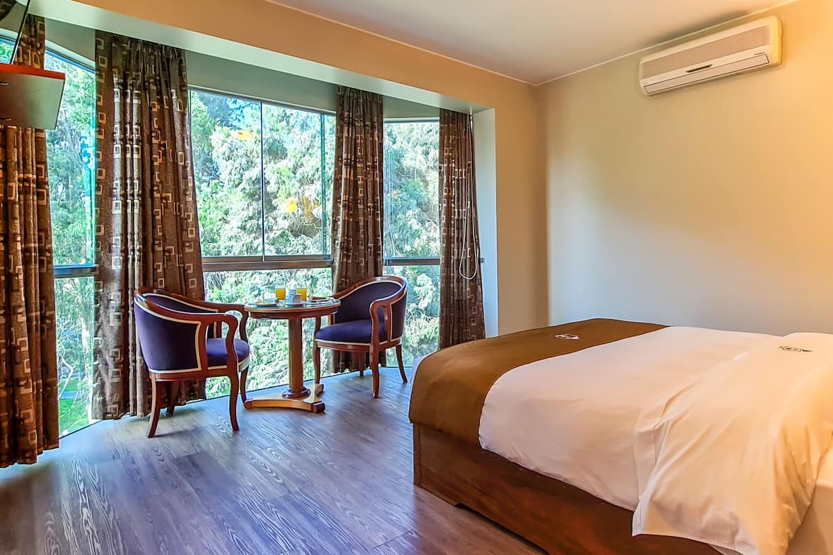 Quarto Júnior | Ferro/tábua de engomar, Wi-fi grátis, roupa de cama fornecida
