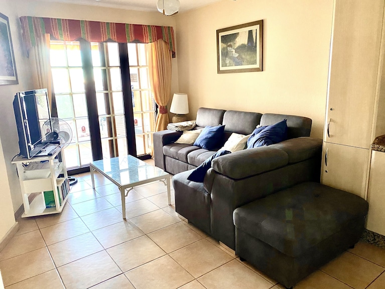 2 Bed Apartment With Heated Pool Near Golf And All Amenities - Los Cristianos