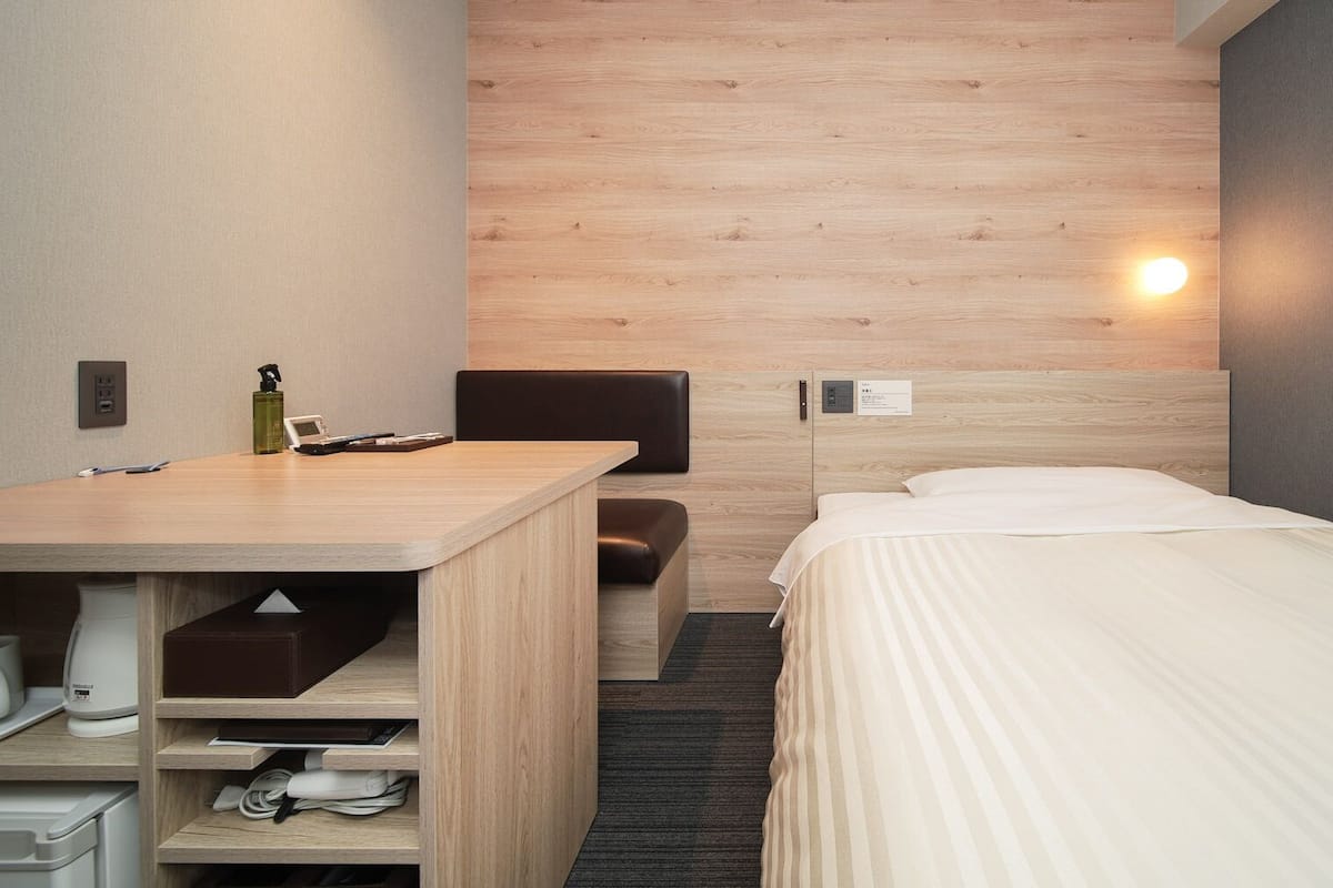 Secretária, Wi-fi grátis, roupa de cama fornecida