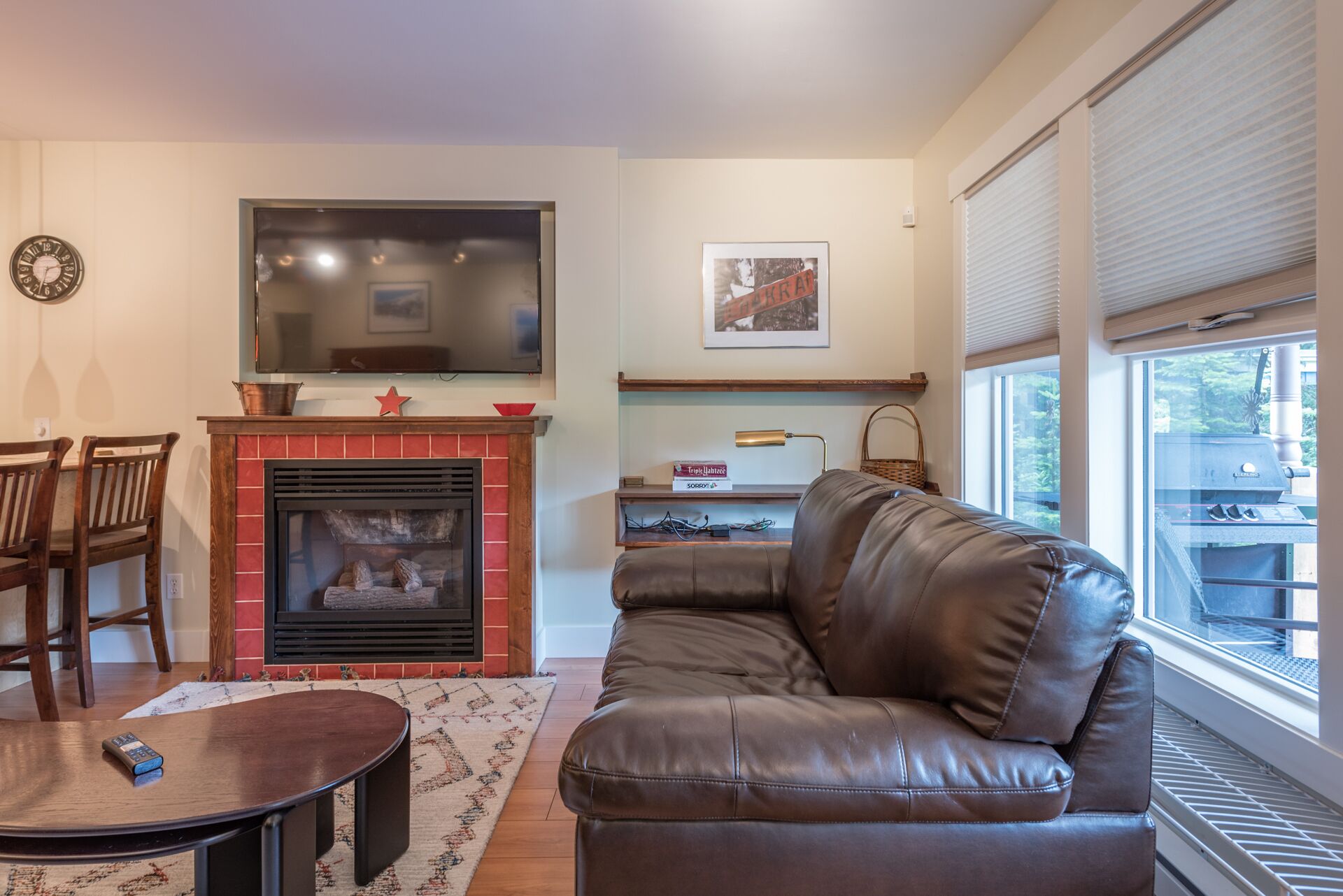 Two Bedroom Suite W Private Hot Tub, Bbq, Laundry - Great Lower Knoll Location. - British Columbia