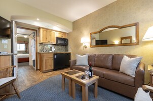 Condo, 1 quarto, cozinha americana | Área de estar | TV LCD, DVD player