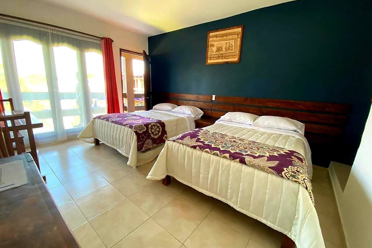 Quarto quádruplo básico | Roupa de cama