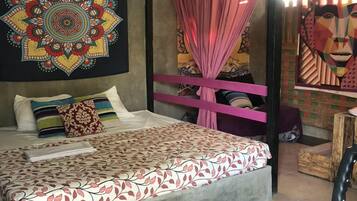 Quarto Deluxe, vista para o jardim | Edredões de penas, camas de colchão viscoelástico