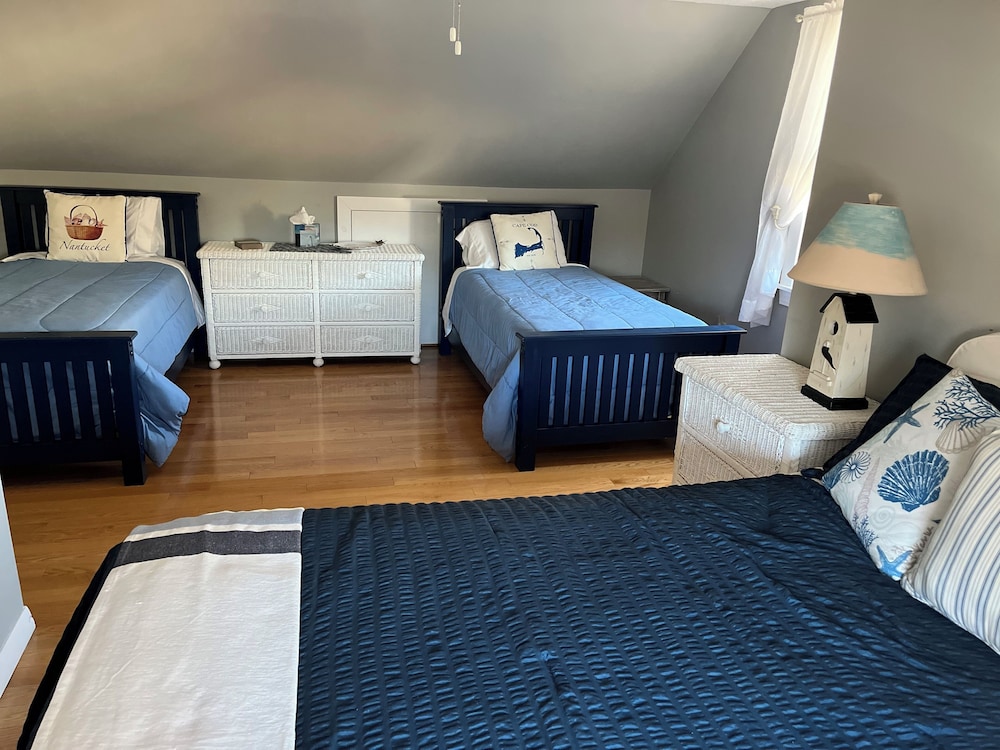 The Perfect Home For A Family Summer Vacation! Minutes To Beaches & Bike Path. - Old Silver Beach, MA