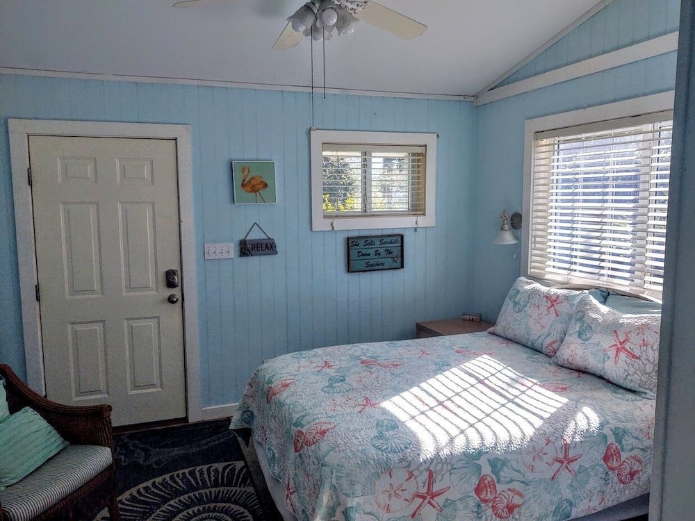 Charming Pet Friendly Cottage In Downtown Port St Joe - Mexico Beach, FL