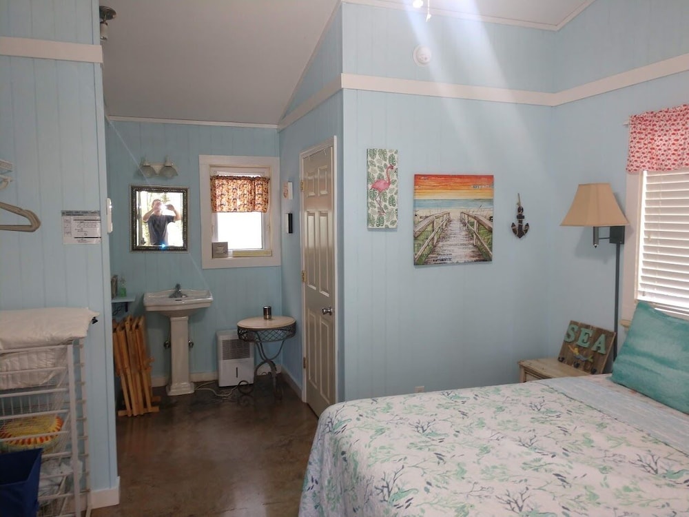 Charming Pet Friendly Cottage (#1) In Downtown Port St Joe - Mexico Beach, FL