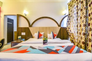 Quarto luxo | Escrivaninha, quartos à prova de som, camas extras/dobráveis (sobretaxa)