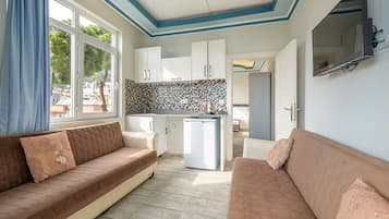 Quarto duplo básico, 1 quarto, vista para o mar | Wi-Fi de cortesia, roupa de cama