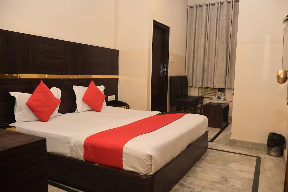 Cofres nos quartos, escrivaninha, espaço de trabalho para notebook