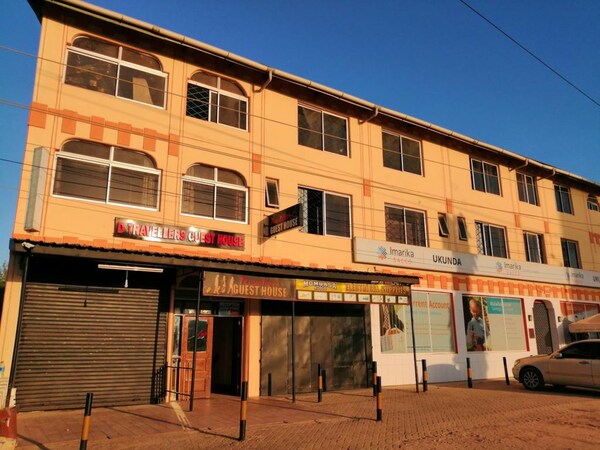 Diani Travelers Guest House - Diani Beach