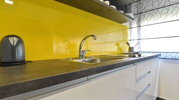 Estúdio empresarial | Quartos à prova de som, Wi-Fi de cortesia, roupa de cama