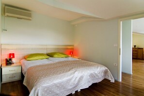 Apartment Smarnica | 1 quarto, individualmente decorados, individualmente mobiliados