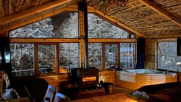 Quarto Panorâmico, 1 cama queen-size, banheira de hidromassagem, vista para a montanha | 1 quarto, roupa de alta qualidade, ferro/tábua de engomar, Wi-fi grátis