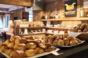 Café da manhã com buffet todos os dias mediante uma taxa