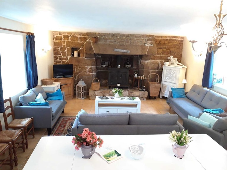 ---------Chestnut - La Châtaigne----------- - Rostrenen