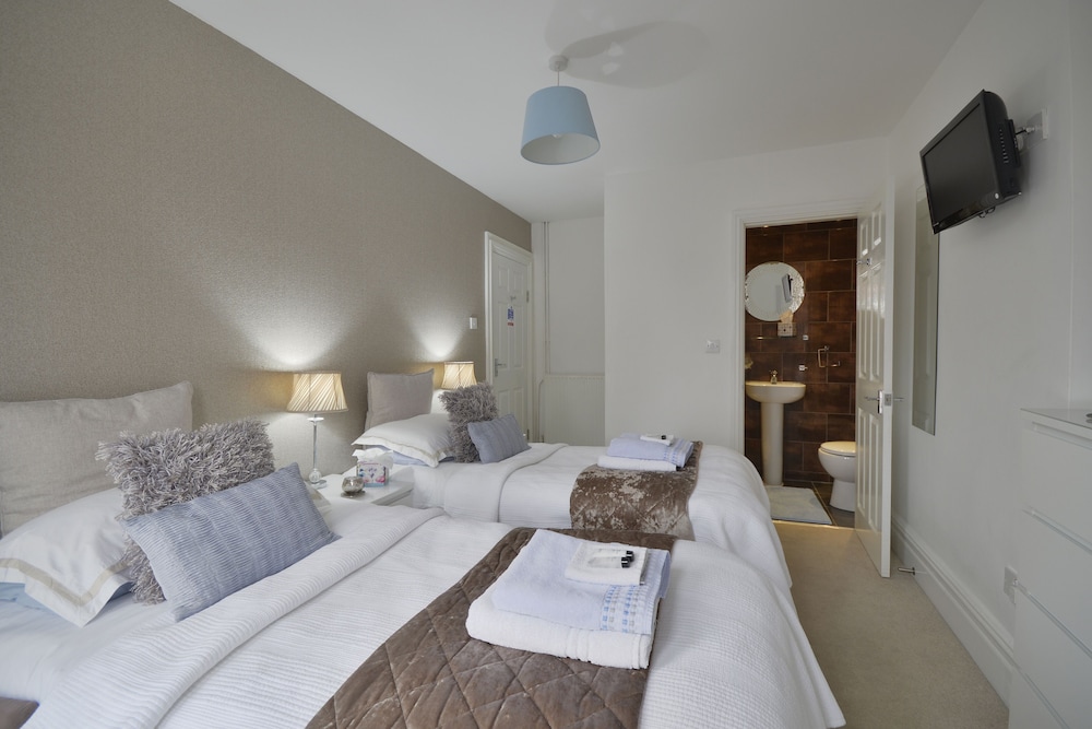 Beautiful 8 Bedroom Victorian Property In Scarborough - Ravenscar