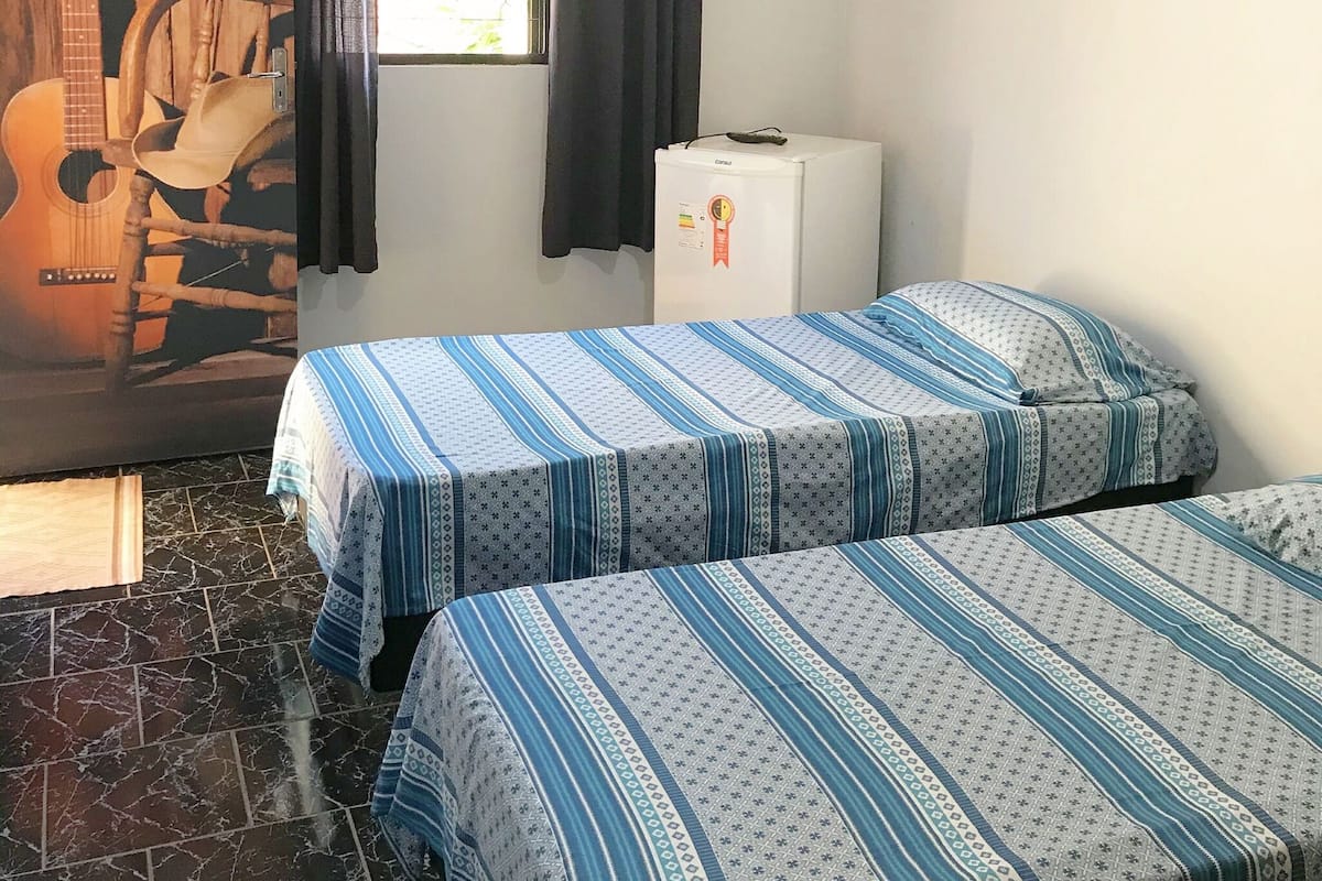 Quarto triplo conforto, banheiro privativo | 1 quarto, ferros/tábuas de passar roupa, Wi-Fi de cortesia