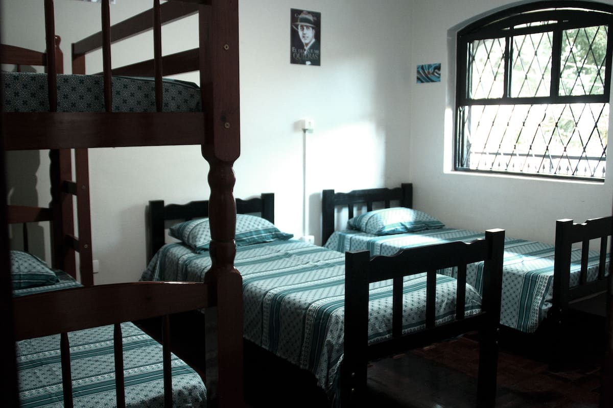 Dormitório compartilhado, em dormitório misto (4) | 1 quarto, ferros/tábuas de passar roupa, Wi-Fi de cortesia